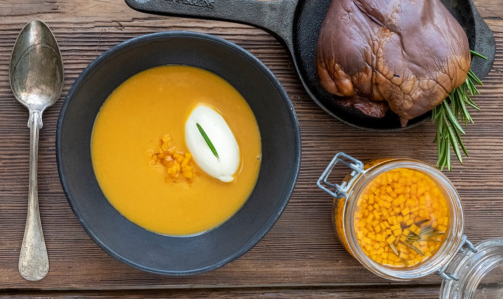 Pumpasoppa med rökt vilt